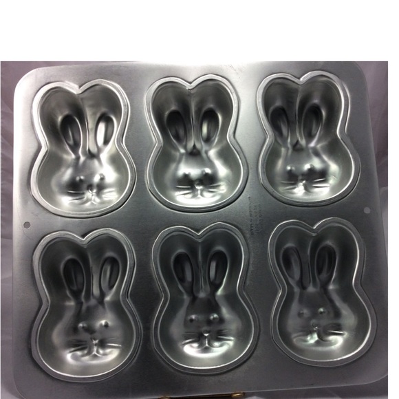 Wilton | Kitchen | Wilton Bunny Rabbit Cake Pan 992 Makes 6 | Poshmark